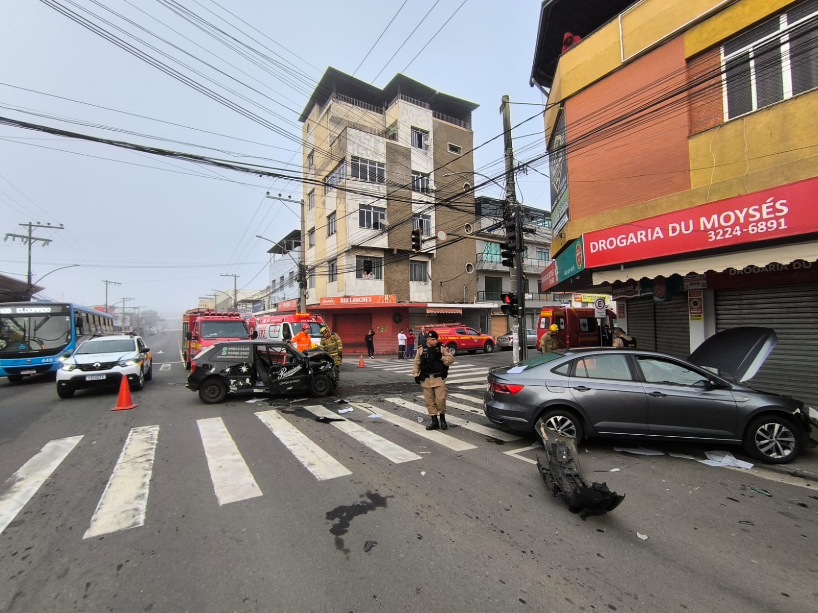 Acidente interdita parte da Avenida Rui Barbosa neste domingo
